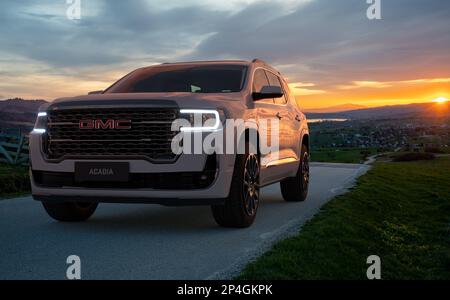 GMC Acadia Mid-Size SUV Stock Photo - Alamy