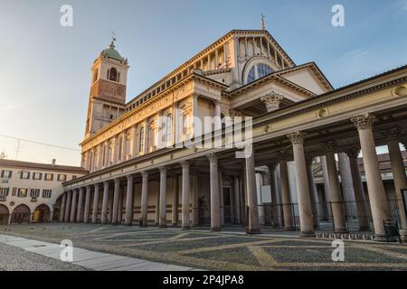 Historic center of Novara and Novara cathedral, Italy Stock Photo - Alamy