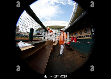 Texas coach Augie Garrido (16) shares a laugh with Brandon Fahey, left ...