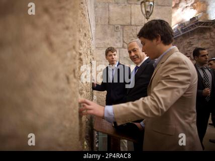 Orthodox Jewish prays, jews, judaism, hasidim Stock Photo - Alamy