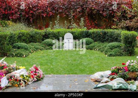 "Remember, man, that you are dust. And unto dust you shall return" (Gn ...