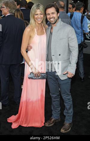 Actress Kaitlin Olson and her husband, actor Rob McElhenney attend the ...