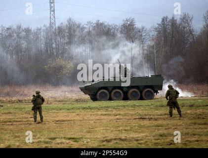 A presentation of the use of the Takrad , advanced tactical radio based ...