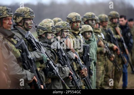 A presentation of the use of the Takrad , advanced tactical radio based ...