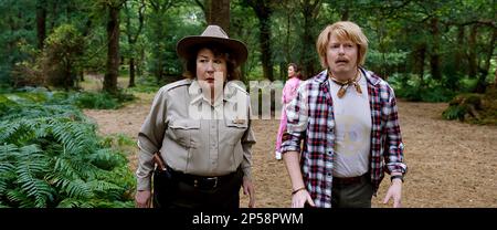 COCAINE BEAR, Jesse Tyler Ferguson (background), 2023. © Universal ...