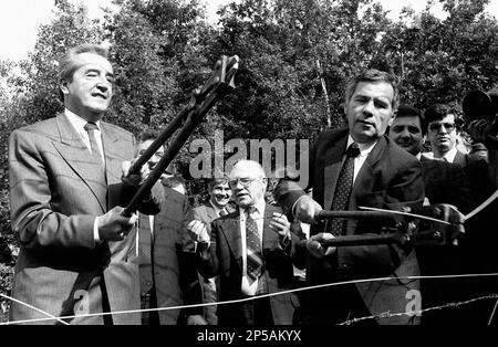Former Foreign Ministers Alois Mock, right, of Austria and Gyula Horn ...