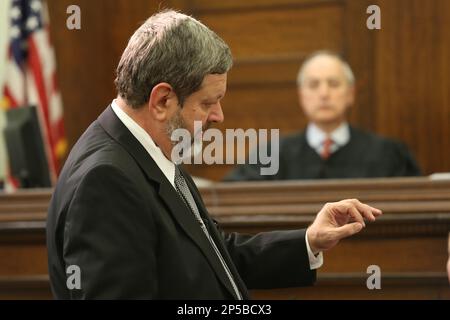 Defense attorney Roger Falk questions witness Kingman Police Sgt ...