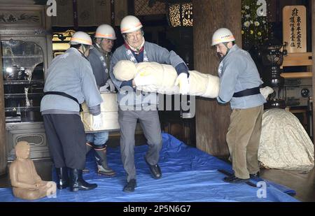 Kiyomizu-dera Temple, Japan - 25 Nov, 2013 : The shrine landmark gate ...