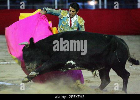 Professional bullfighter Manolo Martinez Jr. thanks the crowd after ...