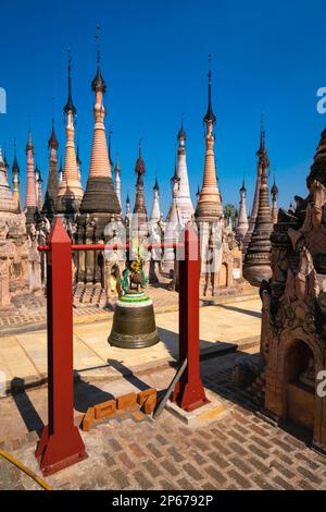 Kakku Pagodas (Mwe Taw Kakku Pagodas Complex), Inle Lake, Shan State ...