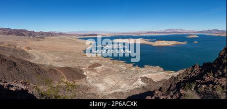 A panoramic picture of Lake Mead as seen from the Lakeview Overlook ...