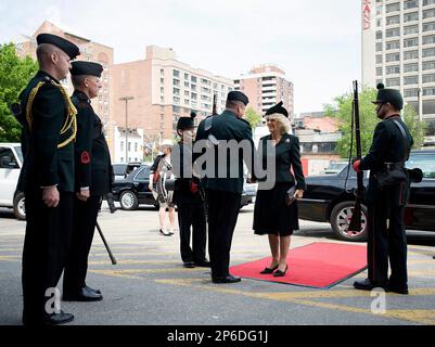 2 Rifles Commanding Officer Lieutenant Colonel Sam Cates briefs his ...