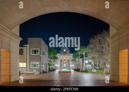 Evening photo of the historic Volusia County Courthouse and fountain ...