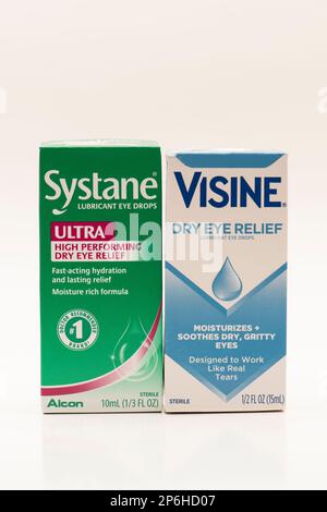 Close up comparison of eye color between a Female Hooded Merganser in ...