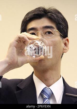 Yasuhiro Sonoda, a lawmaker drinks a glaas of decontaminated water ...