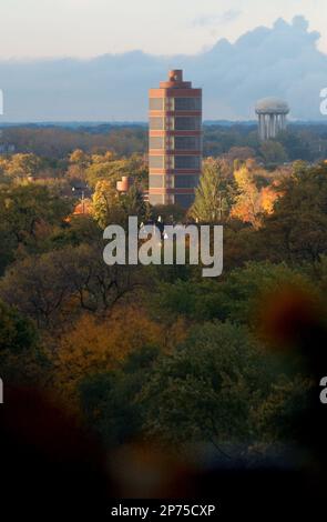 SC Johnson research tower by Frank Lloyd Wright in Racine Wisconsin ...