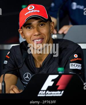 Lewis Hamilton at a press event with McLaren F1 car and Vistajet ...
