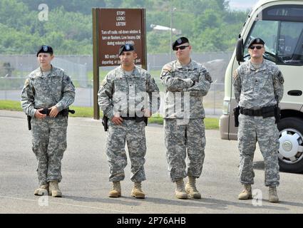 1978 - U.S. Army ground radar technicians operate an AN/PPS-5 combat ...