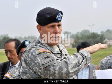 1978 - U.S. Army ground radar technicians operate an AN/PPS-5 combat ...
