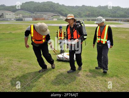 1978 - U.S. Army ground radar technicians operate an AN/PPS-5 combat ...
