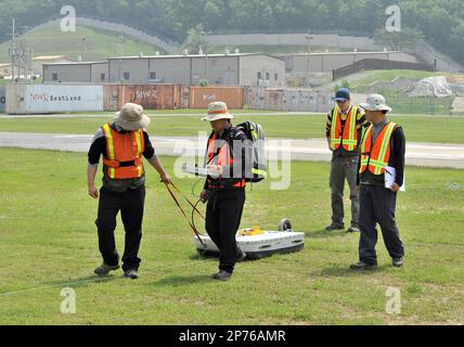1978 - U.S. Army ground radar technicians operate an AN/PPS-5 combat ...