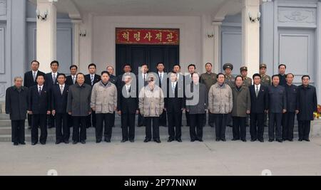 Government building in Kim Il-sung square, Pyongan Province, Pyongyang ...