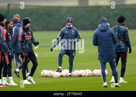 Arsenal manager Mikel Arteta (centre right) during a training session ...