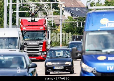 Pilot route for overhead line trucks, traffic on a federal highway, eWayBW is an 18-kilometre ...