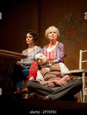 Julie Walters (Judy), Rory Kinnear (Nick) in THE LAST OF THE HAUSSMANS ...