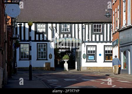 The Saracens Head coacing inn on Church Street, Southwell ...