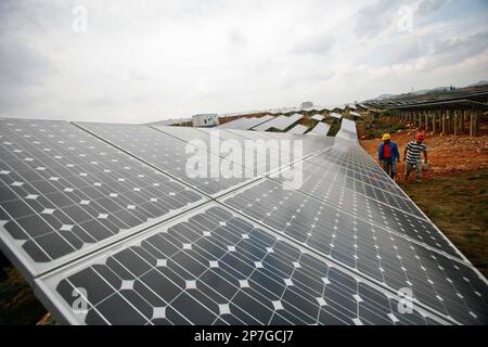 20 MW solar power plant on the hills above Tambler, General Santos City ...