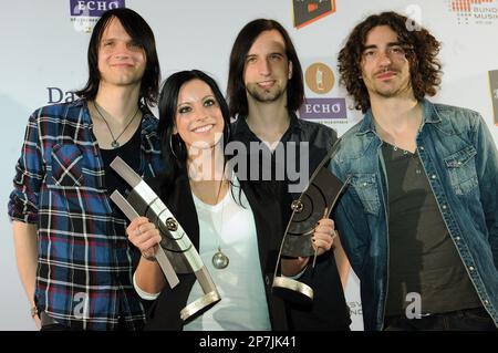 Die deutsche Band "Silbermond" mit Gitarrist Thomas Stolle, Saengerin ...