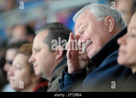 SeaWorld trainer Laura Surovik, right, a colleague and friend of Dawn ...