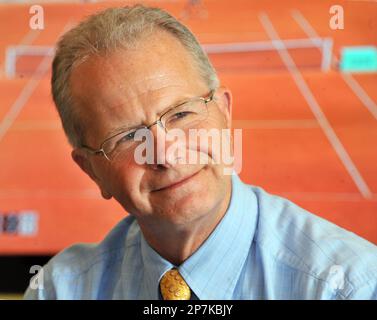 Mr Terry Clontz, CEO of StarHub, delivering his speech during the ...