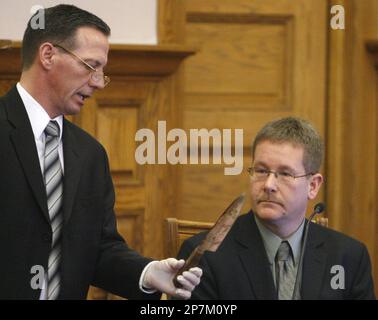Assistant county prosecutor Dennis Barr speaks to the jury during final ...