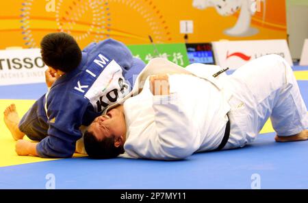 Ricardo Dunn Blas Jr. of Guam reacts after being defeated by Kim Soo ...