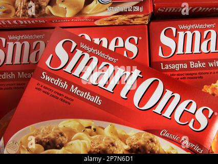 Weight Watchers Smart Ones frozen spaghetti with sauce ready-meal ...