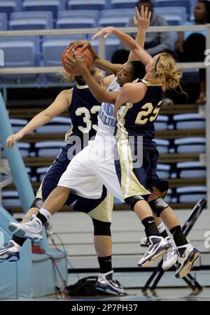 North Carolina's Italee Lucas, center, passes around North Carolina ...