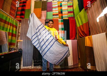 Aswan, Egypt. 8th Mar, 2023. A man weaves with a loom to make ...