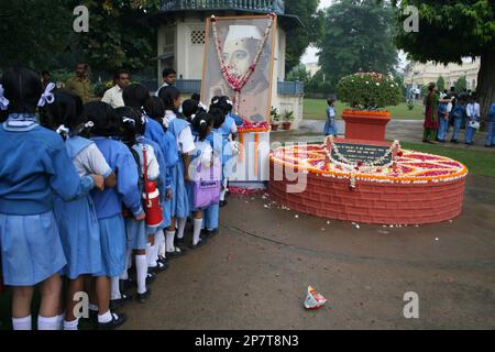 Students pay floral tribute to Jawaharlal Nehru on his 120th birth ...