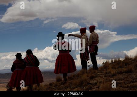 Aymara Indians from Lake Titicaca, built the papyrus boat 'RA II'. Safi ...