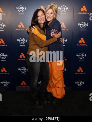 Jill Miskanic and Jax arrive on the red carpet for Audacy’s “Leading ...
