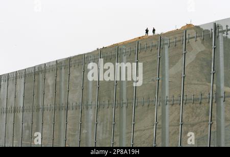 U.S.-Mexico Border Fence at Pacific Ocean Stock Photo - Alamy