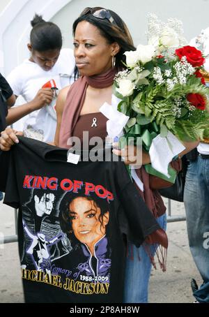 Michael Jackson at the San Fernando Valley Courthouse, in San Fernando ...