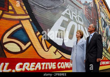 Loyalist murals during The Troubles, Northern Ireland Conflict, Belfast ...