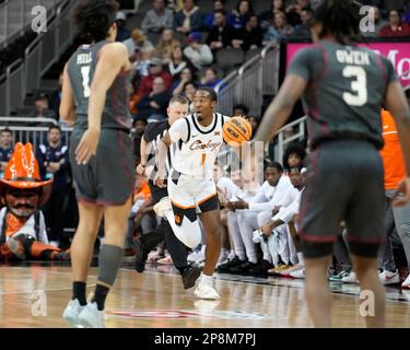 Oklahoma State guard Bryce Thompson (1) shoots over Kansas forward ...