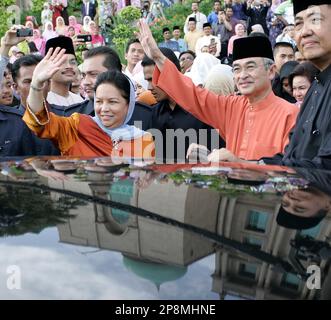 Jeanne Abdullah, new wife of Malaysian Prime Minister Abdullah Ahmad ...