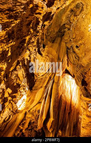 Interior view of the Meramec Caverns at Missouri Stock Photo - Alamy