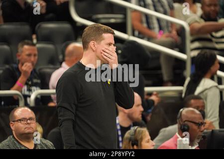 Utah Jazz head coach Will Hardy looks on during the first half of an ...