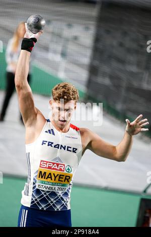Kevin Mayer competes in men decathlon discus during the Elite French ...